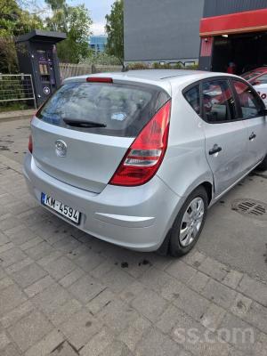 Pelēks Hyundai i30 2009 Rīga, ar dzinēja tilpumu 1.40 L un nobraukumu 184 tūkst. km par 2000 €, foto 4 vietnē AUTOMOTO.COM.LV