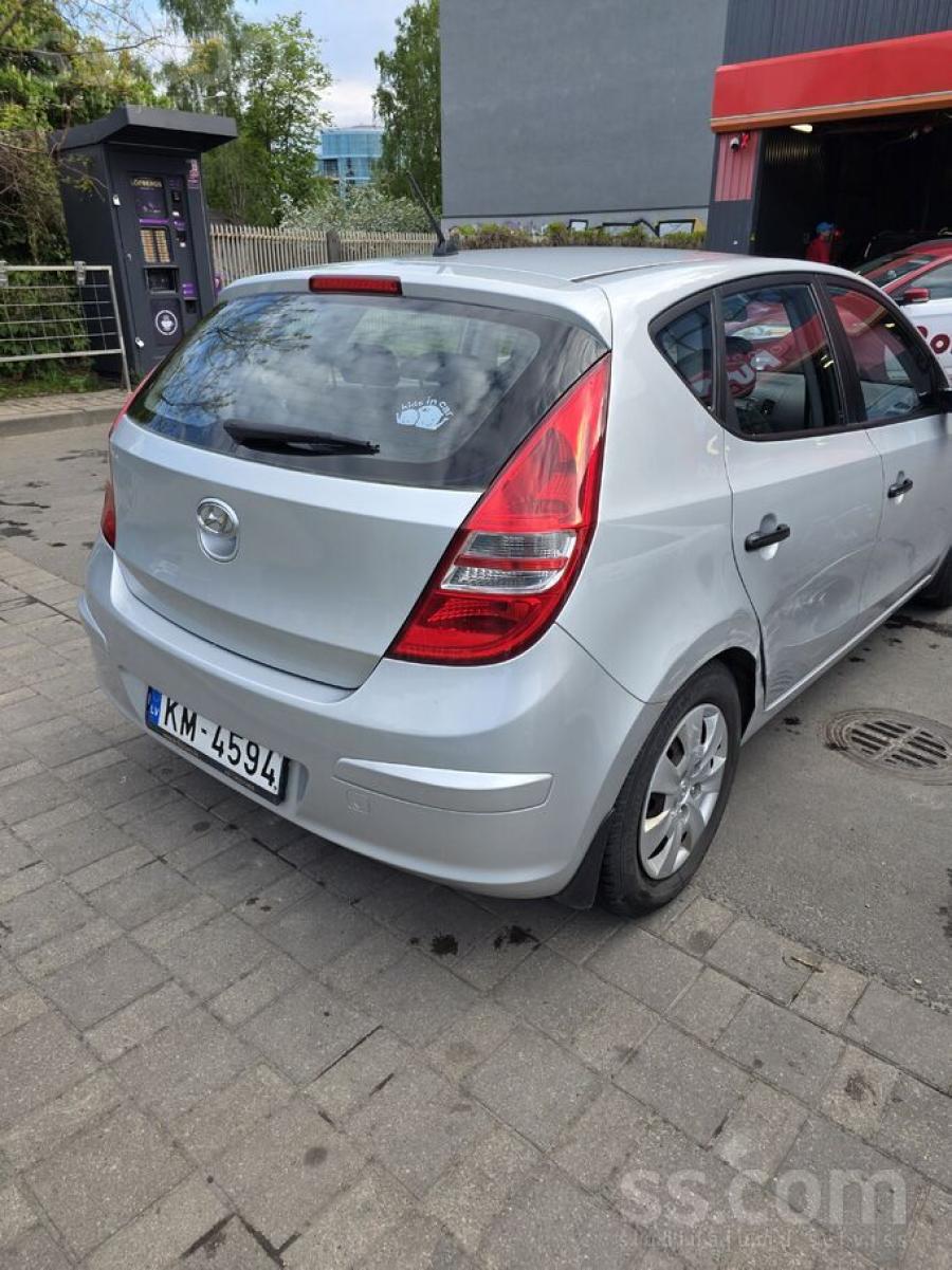 Pelēks Hyundai i30 2009 Rīga, ar dzinēja tilpumu 1.40 L un nobraukumu 184 tūkst. km par 2000 €, foto 4 vietnē AUTOMOTO.COM.LV