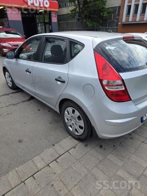 Pelēks Hyundai i30 2009 Rīga, ar dzinēja tilpumu 1.40 L un nobraukumu 184 tūkst. km par 2000 €, foto 5 vietnē AUTOMOTO.COM.LV