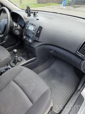 Pelēks Hyundai i30 2009 Rīga, ar dzinēja tilpumu 1.40 L un nobraukumu 184 tūkst. km par 2000 €, foto 9 vietnē AUTOMOTO.COM.LV