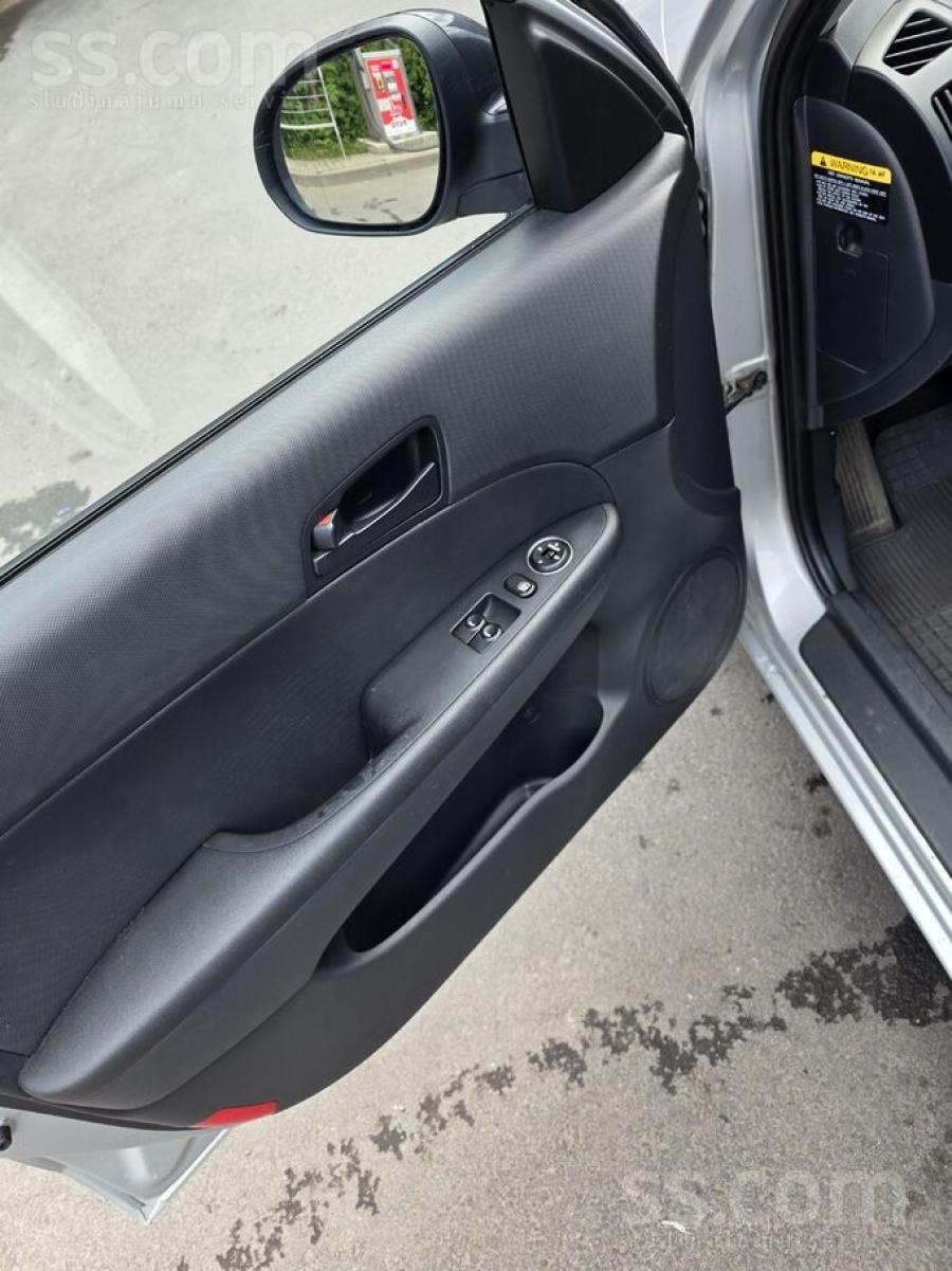 Pelēks Hyundai i30 2009 Rīga, ar dzinēja tilpumu 1.40 L un nobraukumu 184 tūkst. km par 2000 €, foto 16 vietnē AUTOMOTO.COM.LV