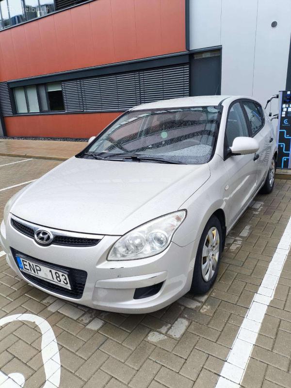 Серый Хендай i30 2009 в Вильнюс, объемом двигателя 1.60 л и пробегом 319 тыс. км за 1000 €, фото 1 на AUTOMOTO.COM.LV