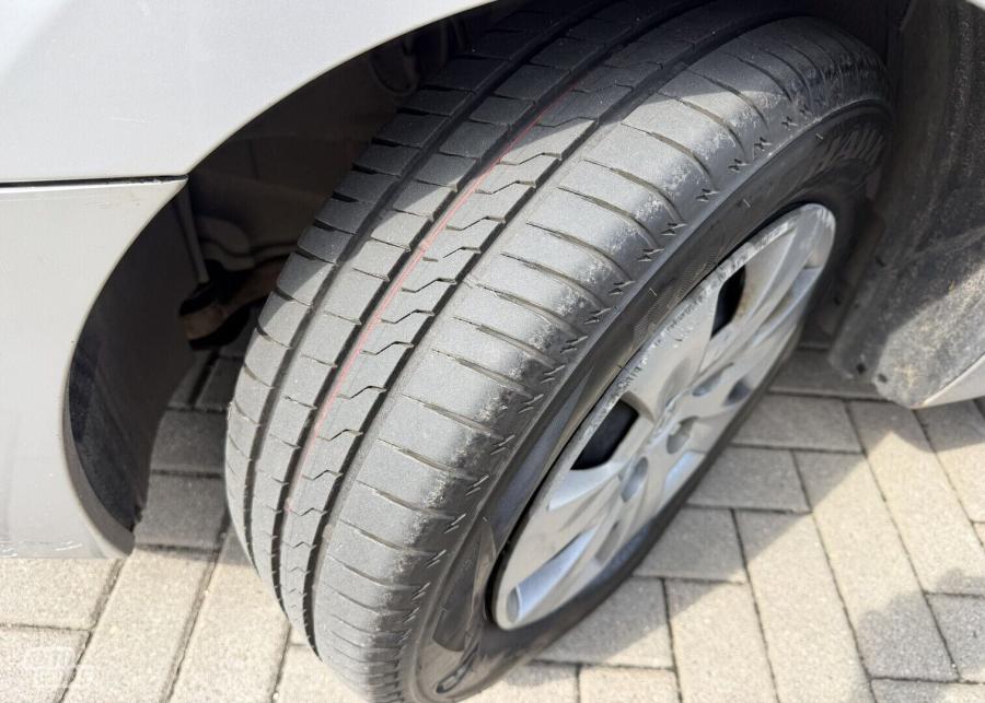 Grey Hyundai i30 2009 in Vilnius, with an engine capacity of 1.60 L and mileage of 214 thousand km for 1450 €, photo 8 on AUTOMOTO.COM.LV