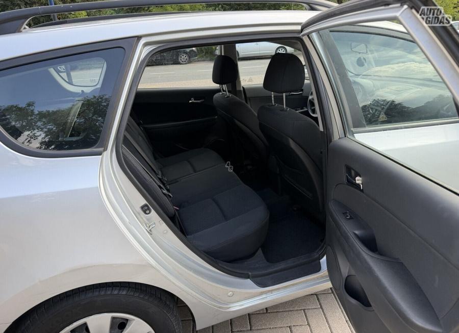 Grey Hyundai i30 2009 in Vilnius, with an engine capacity of 1.60 L and mileage of 214 thousand km for 1450 €, photo 10 on AUTOMOTO.COM.LV