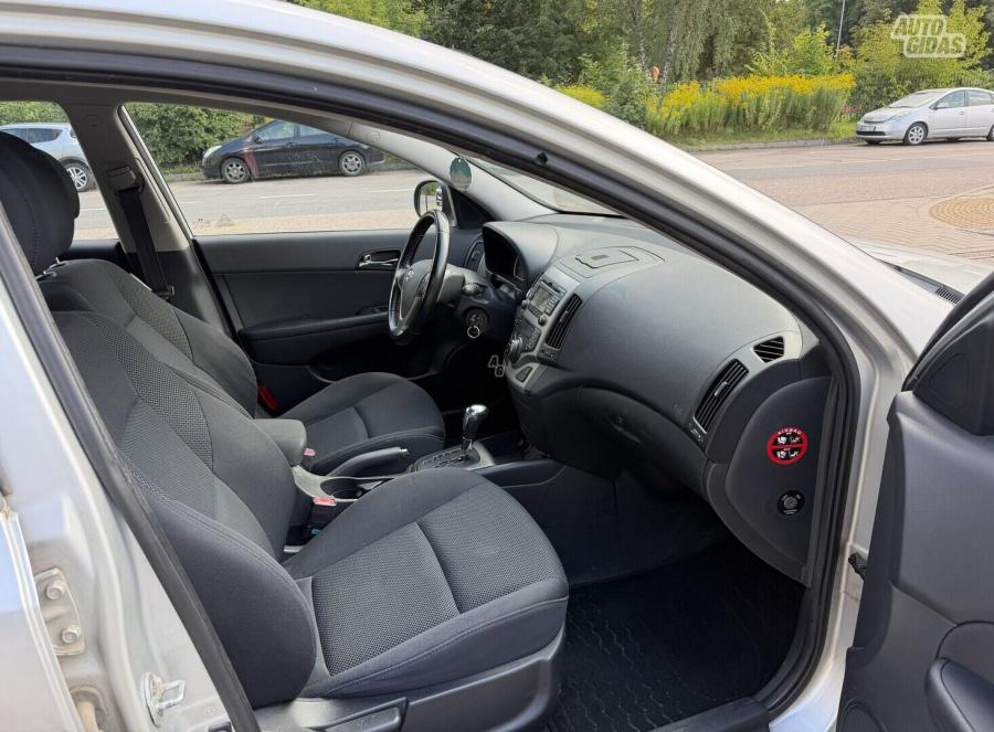 Grey Hyundai i30 2009 in Vilnius, with an engine capacity of 1.60 L and mileage of 214 thousand km for 1450 €, photo 11 on AUTOMOTO.COM.LV