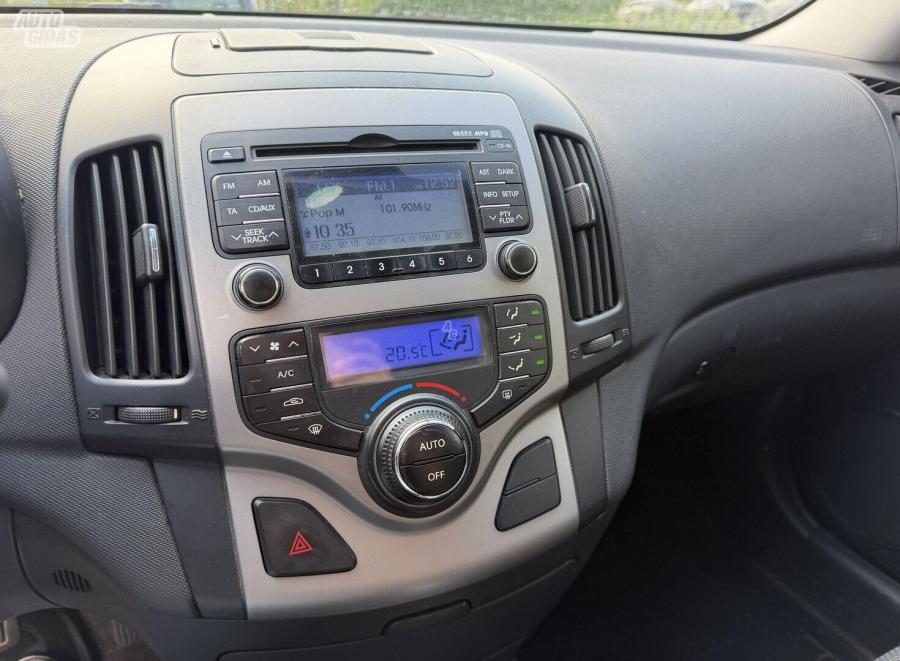 Grey Hyundai i30 2009 in Vilnius, with an engine capacity of 1.60 L and mileage of 214 thousand km for 1450 €, photo 17 on AUTOMOTO.COM.LV