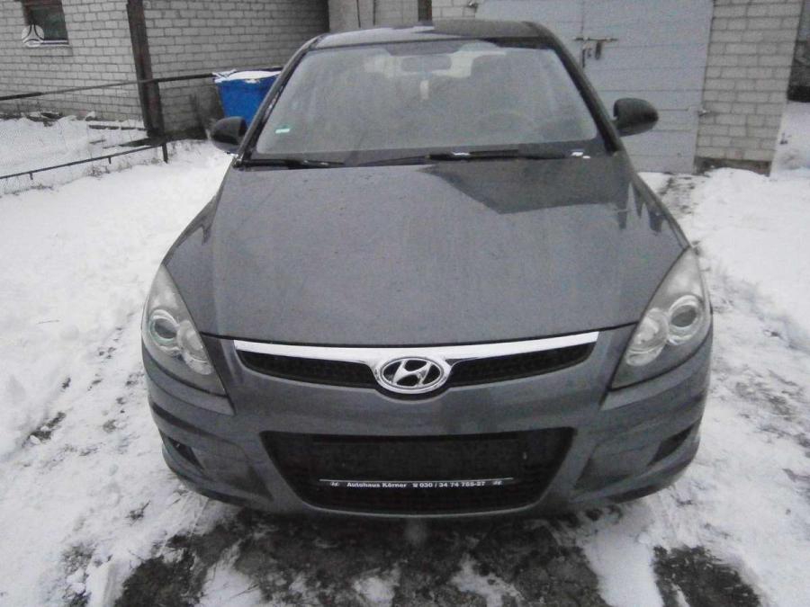 Pelēks Hyundai i30 2010 Alīta, ar dzinēja tilpumu 1.40 L un nobraukumu 210 tūkst. km par 2700 €, foto 3 vietnē AUTOMOTO.COM.LV