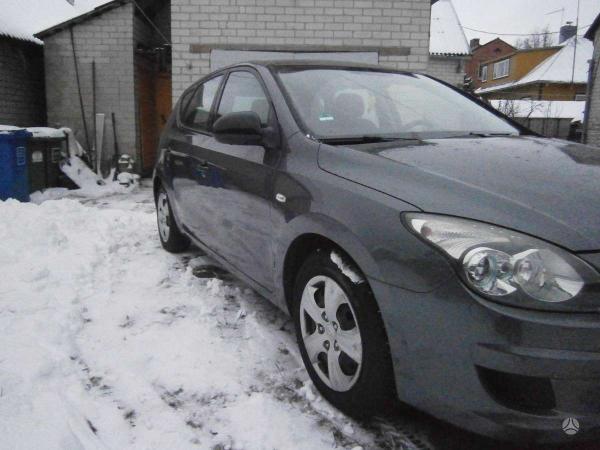 Pelēks Hyundai i30 2010 Alīta, ar dzinēja tilpumu 1.40 L un nobraukumu 210 tūkst. km par 2700 €, foto 4 vietnē AUTOMOTO.COM.LV