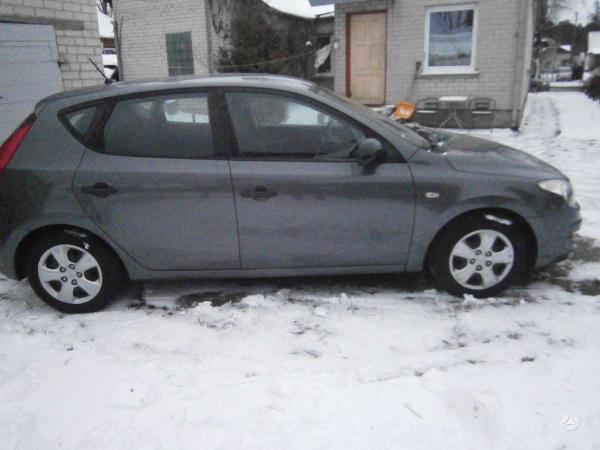Pelēks Hyundai i30 2010 Alīta, ar dzinēja tilpumu 1.40 L un nobraukumu 210 tūkst. km par 2700 €, foto 5 vietnē AUTOMOTO.COM.LV