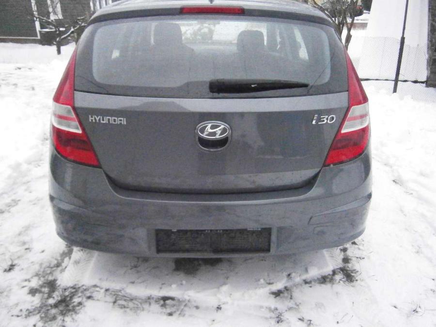 Pelēks Hyundai i30 2010 Alīta, ar dzinēja tilpumu 1.40 L un nobraukumu 210 tūkst. km par 2700 €, foto 8 vietnē AUTOMOTO.COM.LV