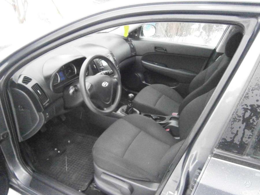 Pelēks Hyundai i30 2010 Alīta, ar dzinēja tilpumu 1.40 L un nobraukumu 210 tūkst. km par 2700 €, foto 10 vietnē AUTOMOTO.COM.LV
