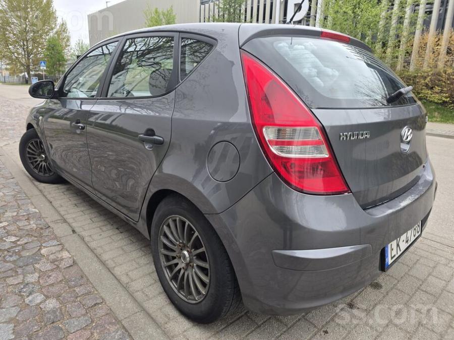 Grey Hyundai i30 2010 in Riga, with an engine capacity of 1.60 L and mileage of 266 thousand km for 1900 €, photo 3 on AUTOMOTO.COM.LV