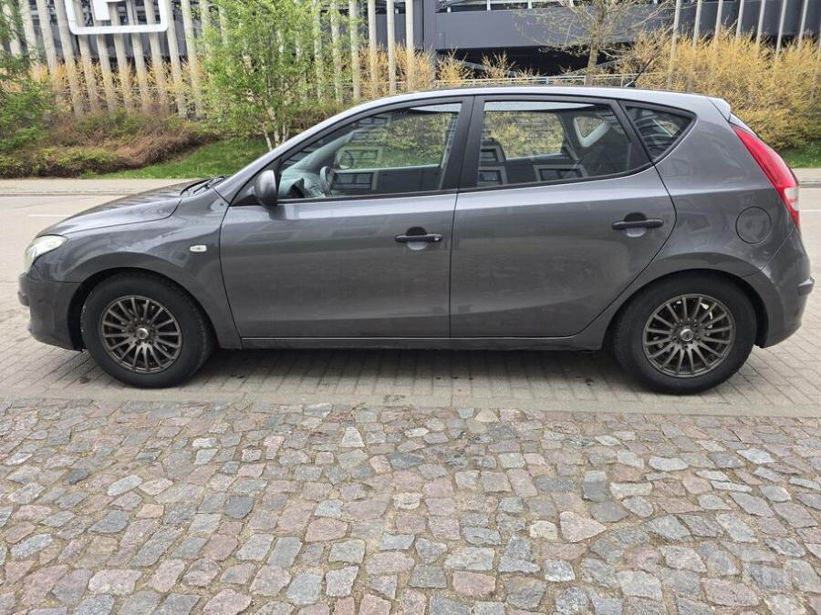 Grey Hyundai i30 2010 in Riga, with an engine capacity of 1.60 L and mileage of 266 thousand km for 1900 €, photo 4 on AUTOMOTO.COM.LV