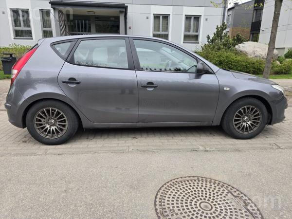 Grey Hyundai i30 2010 in Riga, with an engine capacity of 1.60 L and mileage of 266 thousand km for 1900 €, photo 4 on AUTOMOTO.COM.LV