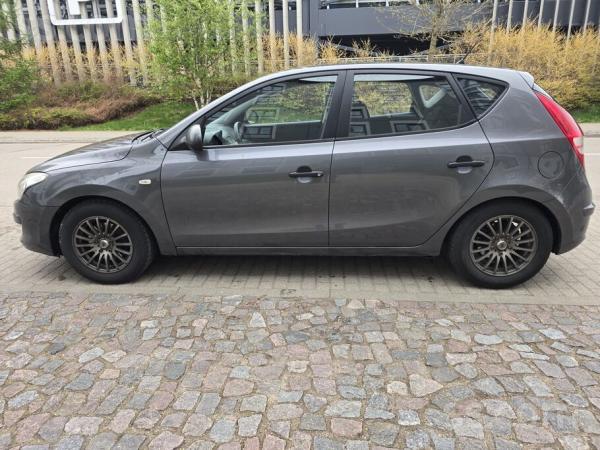Grey Hyundai i30 2010 in Riga, with an engine capacity of 1.60 L and mileage of 266 thousand km for 2158 €, photo 3 on AUTOMOTO.COM.LV