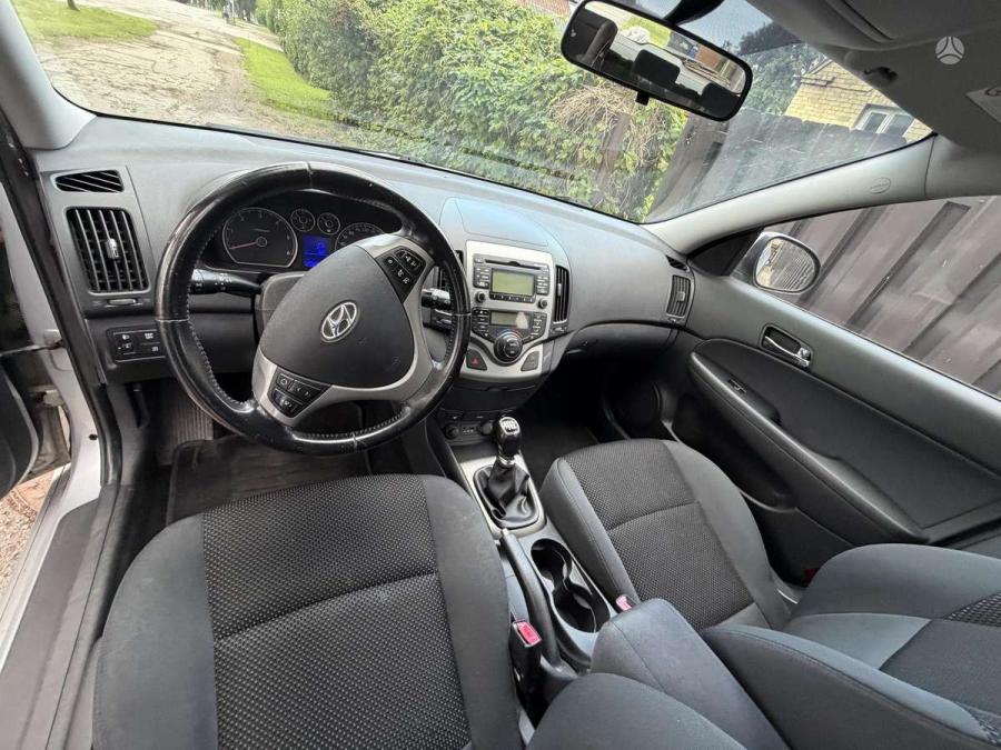 Pelēks Hyundai i30 2010 Šauļi, ar dzinēja tilpumu 1.46 L un nobraukumu 268 tūkst. km par 2000 €, foto 6 vietnē AUTOMOTO.COM.LV