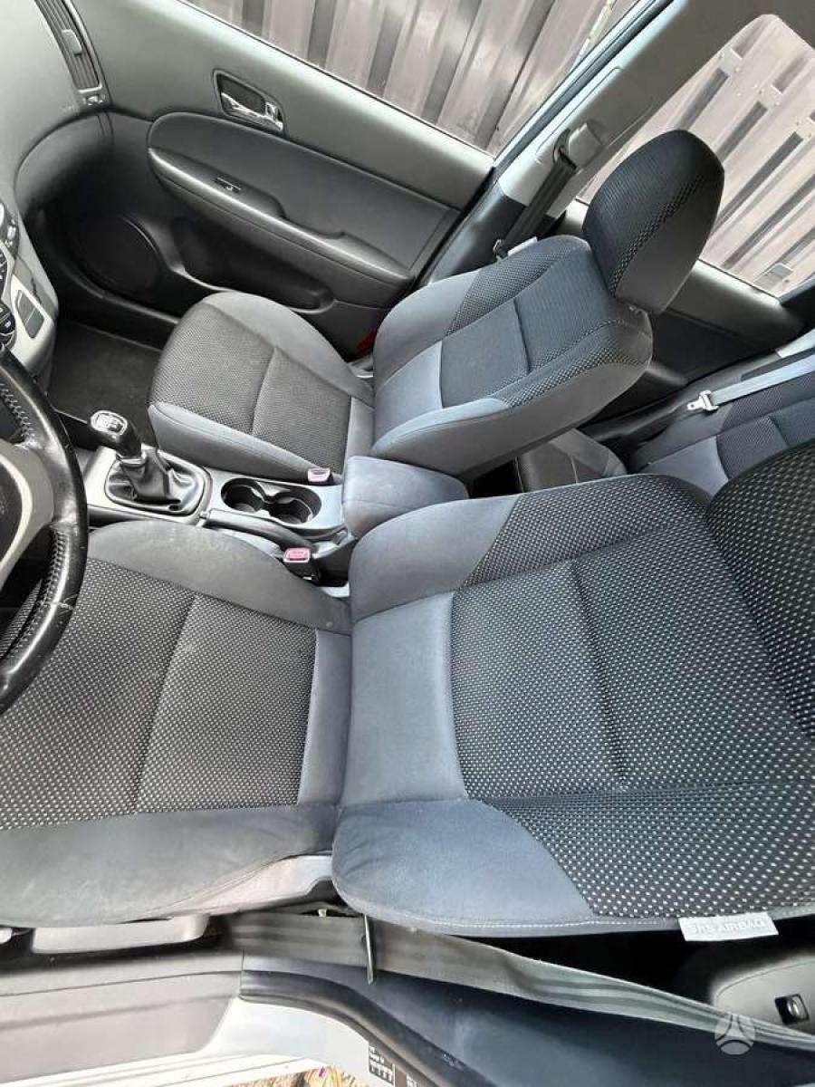 Pelēks Hyundai i30 2010 Šauļi, ar dzinēja tilpumu 1.46 L un nobraukumu 268 tūkst. km par 2000 €, foto 7 vietnē AUTOMOTO.COM.LV