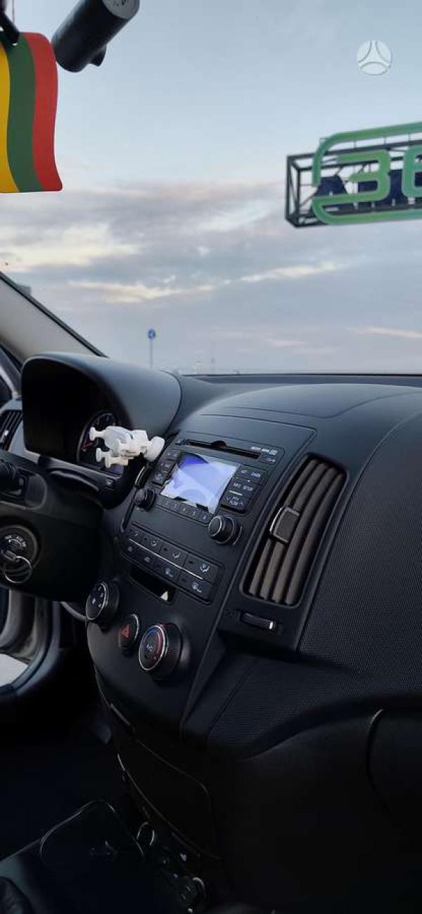 Pelēks Hyundai i30 2010 Viļņa, ar dzinēja tilpumu 1.58 L un nobraukumu 103 tūkst. km par 2500 €, foto 6 vietnē AUTOMOTO.COM.LV