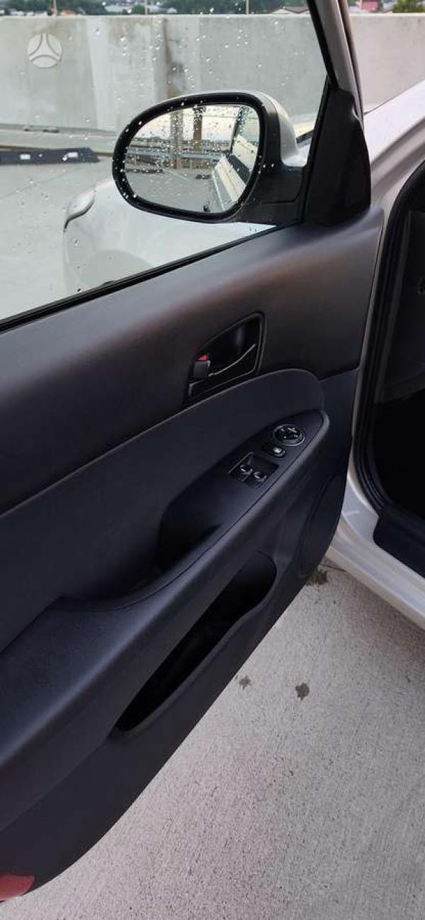 Pelēks Hyundai i30 2010 Viļņa, ar dzinēja tilpumu 1.58 L un nobraukumu 103 tūkst. km par 2500 €, foto 9 vietnē AUTOMOTO.COM.LV
