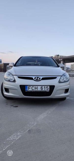 Grey Hyundai i30 2010 in Vilnius, with an engine capacity of 1.58 L and mileage of 103 thousand km for 2500 €, photo 3 on AUTOMOTO.COM.LV