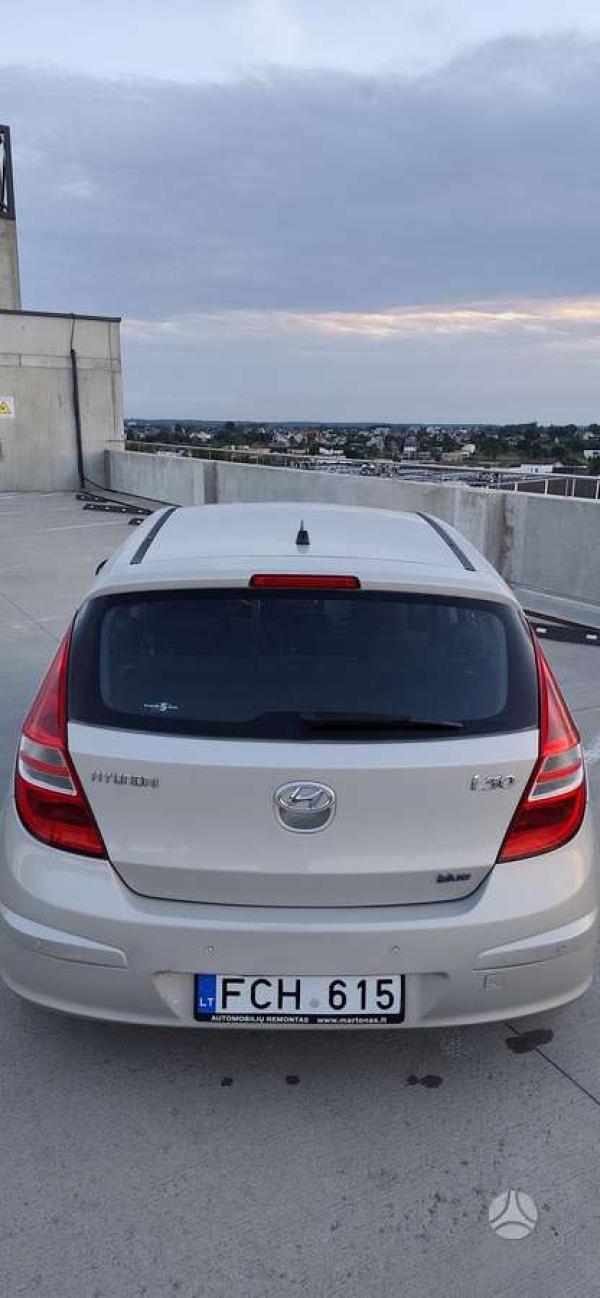Grey Hyundai i30 2010 in Vilnius, with an engine capacity of 1.58 L and mileage of 103 thousand km for 2500 €, photo 5 on AUTOMOTO.COM.LV