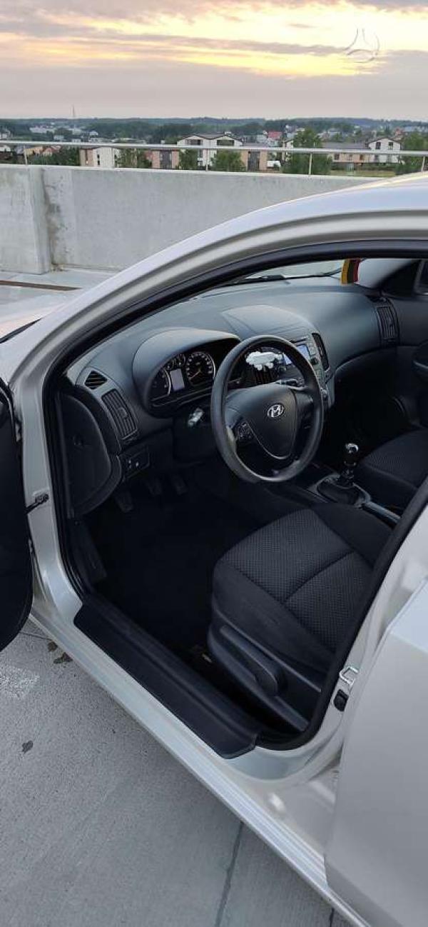 Grey Hyundai i30 2010 in Vilnius, with an engine capacity of 1.58 L and mileage of 103 thousand km for 2500 €, photo 8 on AUTOMOTO.COM.LV
