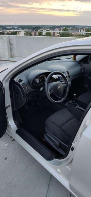 Grey Hyundai i30 2010 in Vilnius, with an engine capacity of 1.58 L and mileage of 103 thousand km for 2500 €, photo 9 on AUTOMOTO.COM.LV