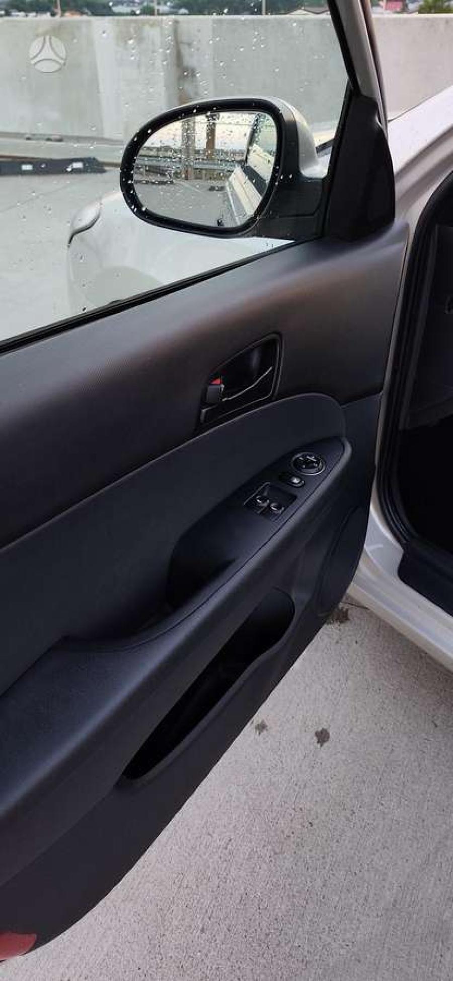 Grey Hyundai i30 2010 in Vilnius, with an engine capacity of 1.58 L and mileage of 103 thousand km for 2500 €, photo 10 on AUTOMOTO.COM.LV