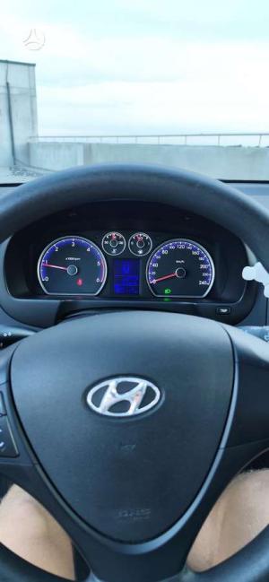 Grey Hyundai i30 2010 in Vilnius, with an engine capacity of 1.58 L and mileage of 103 thousand km for 2500 €, photo 12 on AUTOMOTO.COM.LV