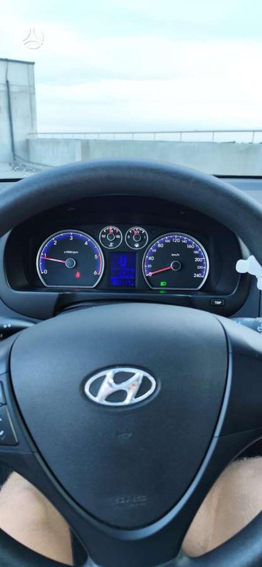 Grey Hyundai i30 2010 in Vilnius, with an engine capacity of 1.58 L and mileage of 103 thousand km for 2500 €, photo 12 on AUTOMOTO.COM.LV