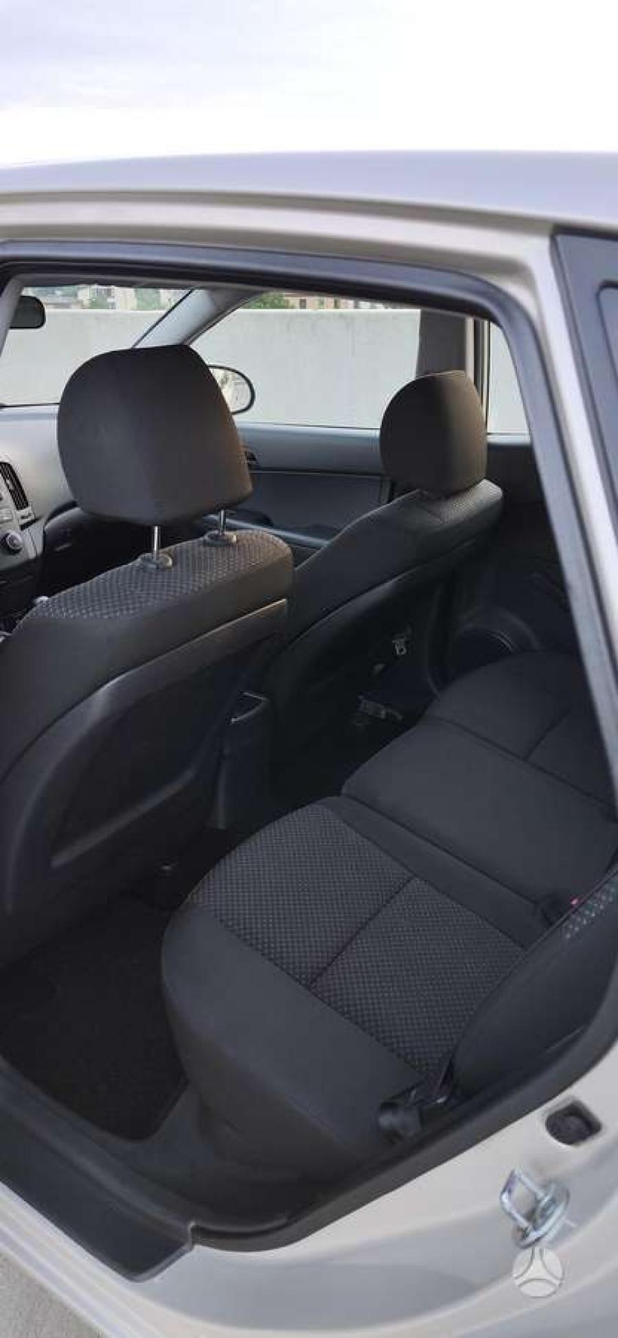 Grey Hyundai i30 2010 in Vilnius, with an engine capacity of 1.58 L and mileage of 103 thousand km for 2500 €, photo 13 on AUTOMOTO.COM.LV