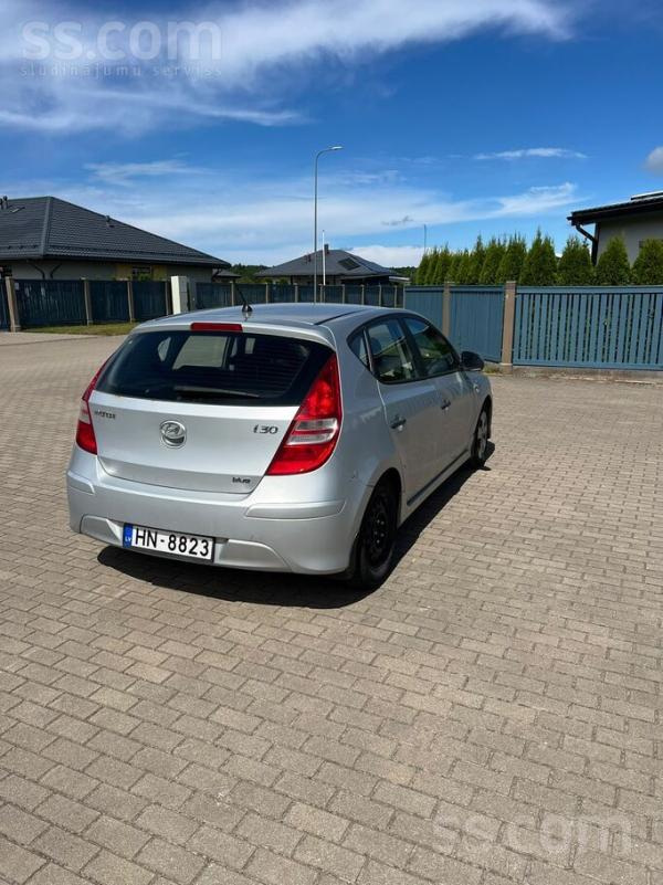 Grey Hyundai i30 2010 in Riga, with an engine capacity of 1.60 L and mileage of 223 thousand km for 2550 €, photo 3 on AUTOMOTO.COM.LV