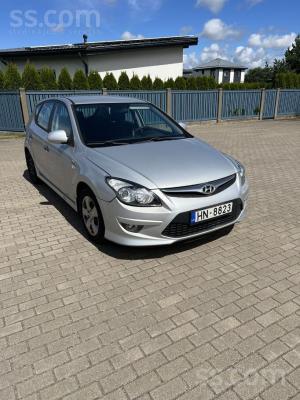 Pelēks Hyundai i30 2010 Rīga, ar dzinēja tilpumu 1.60 L un nobraukumu 223 tūkst. km par 2200 €, foto 3 vietnē AUTOMOTO.COM.LV
