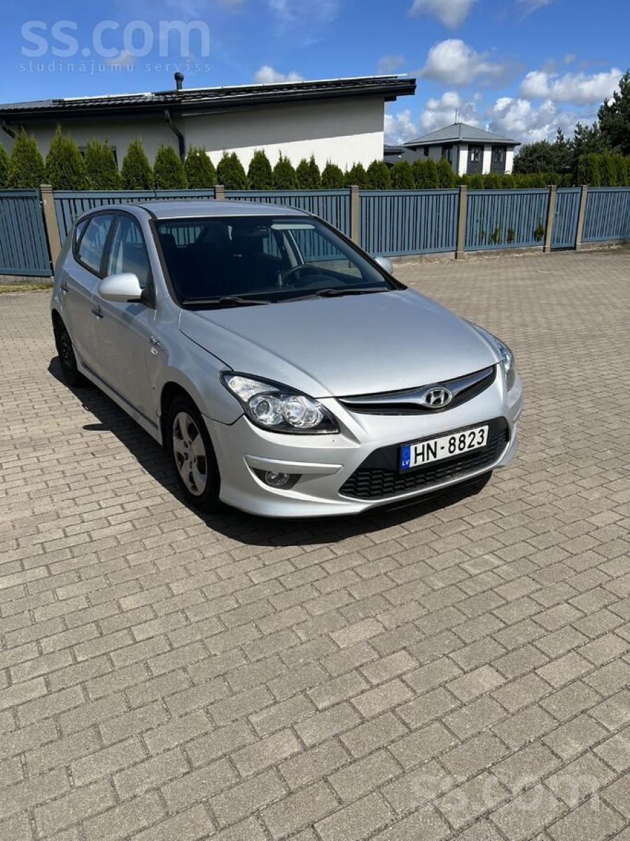 Pelēks Hyundai i30 2010 Rīga, ar dzinēja tilpumu 1.60 L un nobraukumu 223 tūkst. km par 2200 €, foto 3 vietnē AUTOMOTO.COM.LV