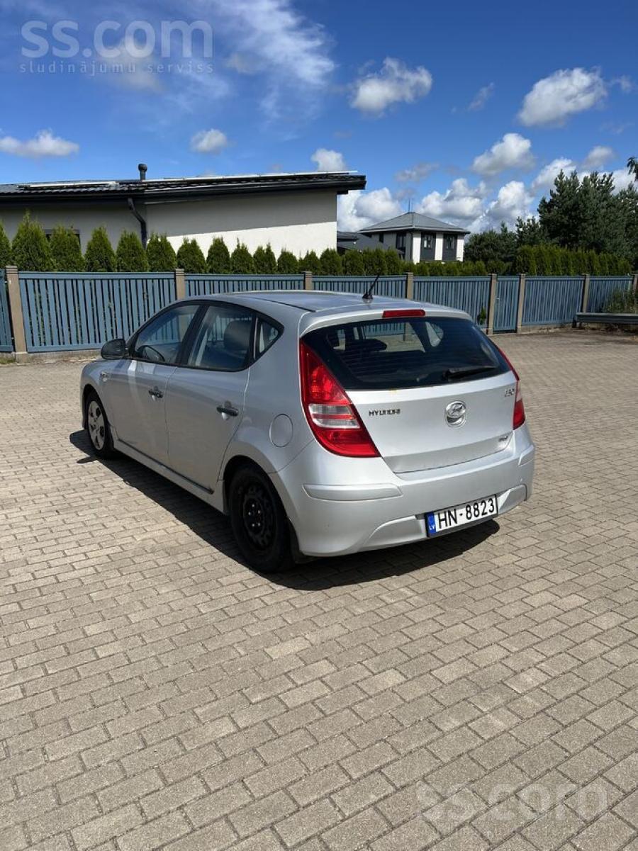 Pelēks Hyundai i30 2010 Rīga, ar dzinēja tilpumu 1.60 L un nobraukumu 223 tūkst. km par 2200 €, foto 6 vietnē AUTOMOTO.COM.LV
