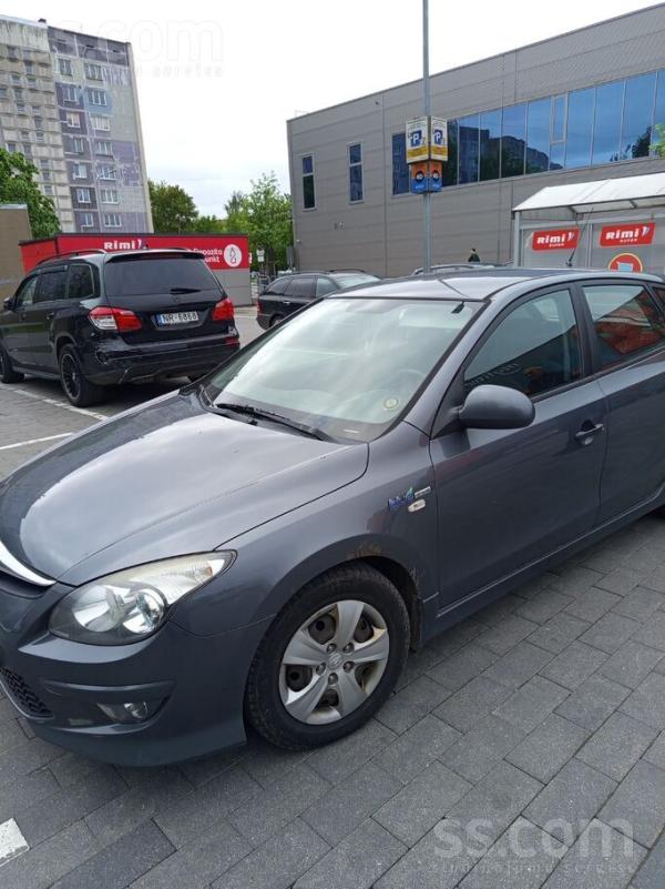 Серый Хендай i30 2010 в Рига, объемом двигателя 1.40 л и пробегом 285 тыс. км за 1700 €, фото 1 на AUTOMOTO.COM.LV
