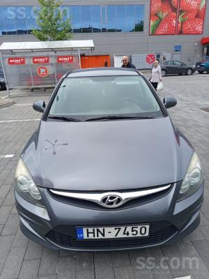 Pelēks Hyundai i30 2010 Rīga, ar dzinēja tilpumu 1.40 L un nobraukumu 285 tūkst. km par 1700 €, foto 3 vietnē AUTOMOTO.COM.LV