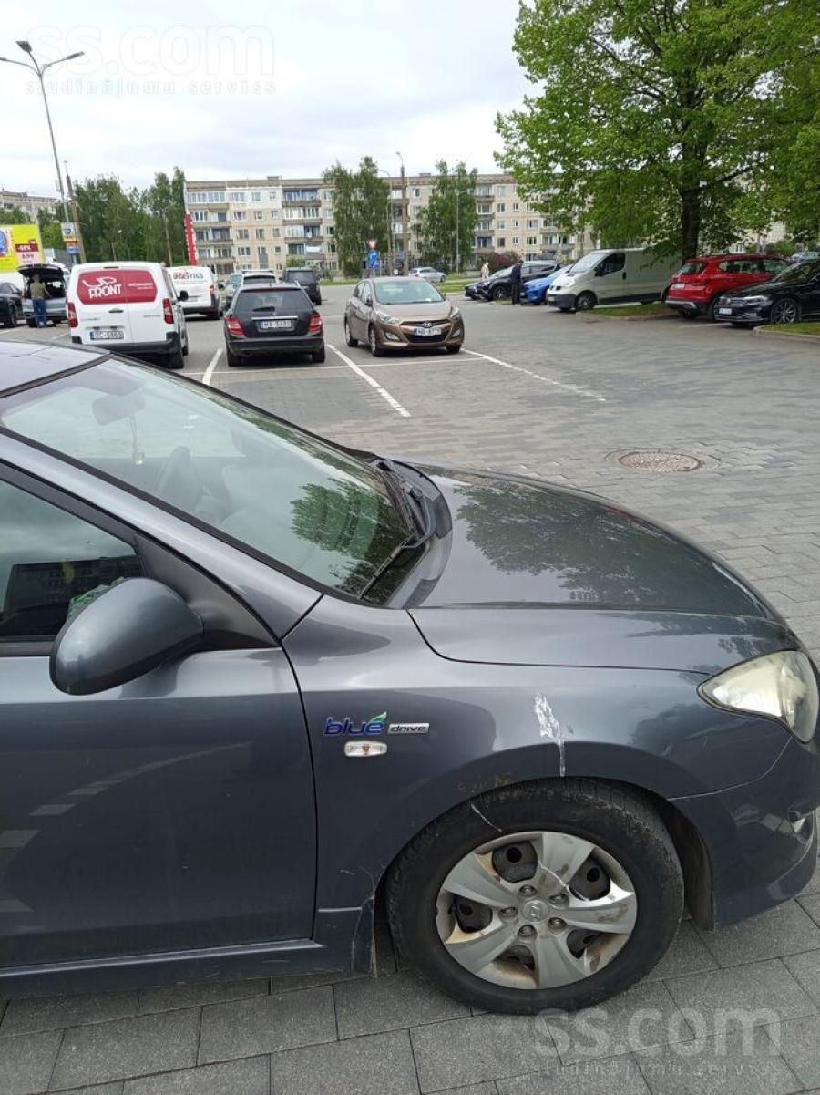 Pelēks Hyundai i30 2010 Rīga, ar dzinēja tilpumu 1.40 L un nobraukumu 285 tūkst. km par 1700 €, foto 4 vietnē AUTOMOTO.COM.LV