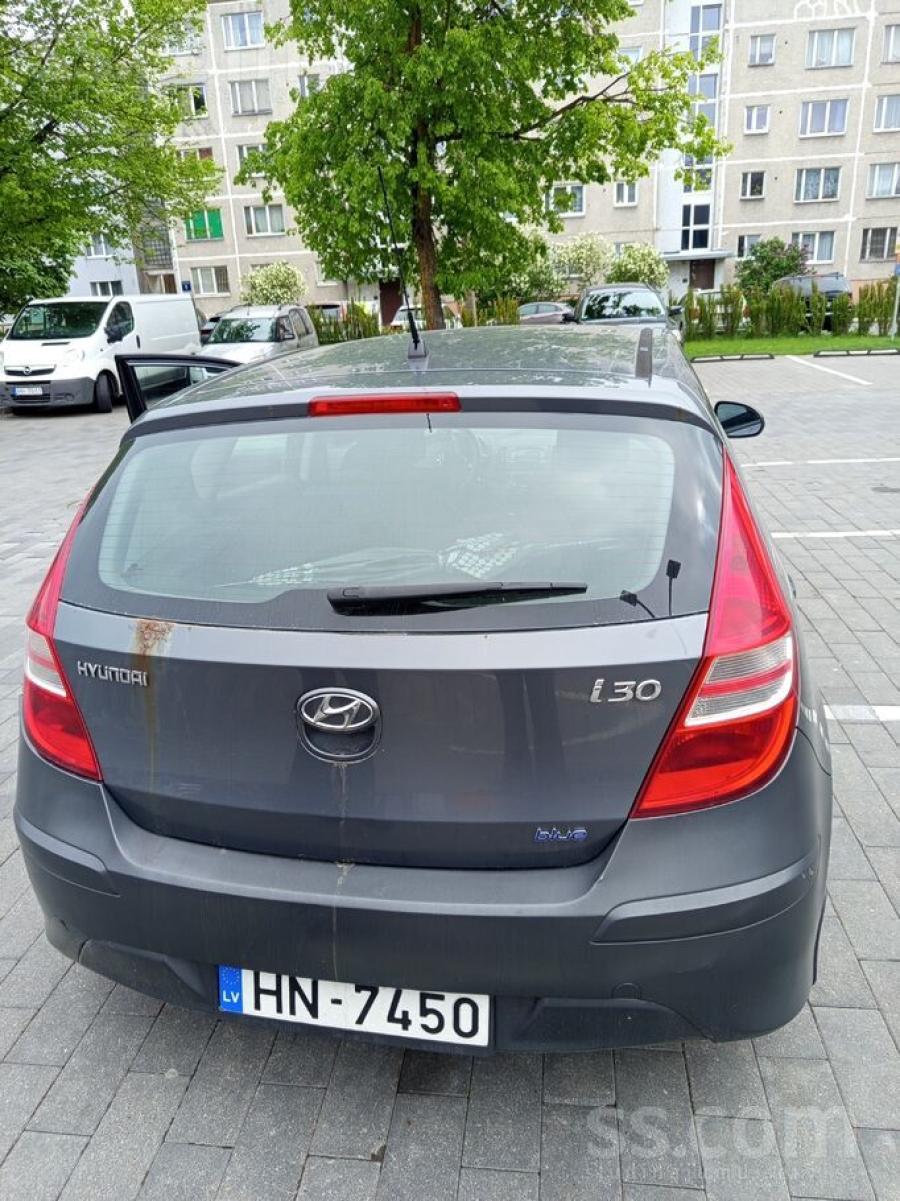 Pelēks Hyundai i30 2010 Rīga, ar dzinēja tilpumu 1.40 L un nobraukumu 285 tūkst. km par 1700 €, foto 6 vietnē AUTOMOTO.COM.LV