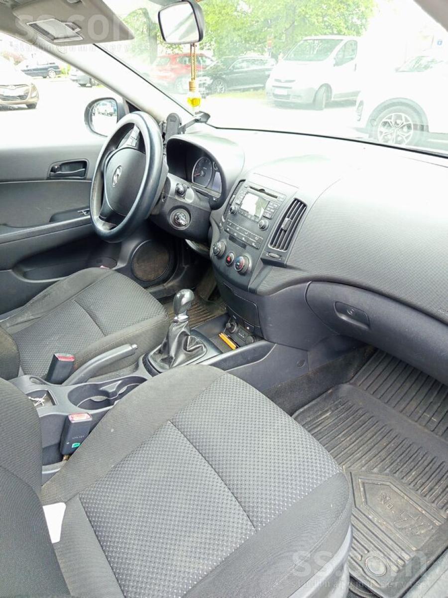Pelēks Hyundai i30 2010 Rīga, ar dzinēja tilpumu 1.40 L un nobraukumu 285 tūkst. km par 1700 €, foto 8 vietnē AUTOMOTO.COM.LV