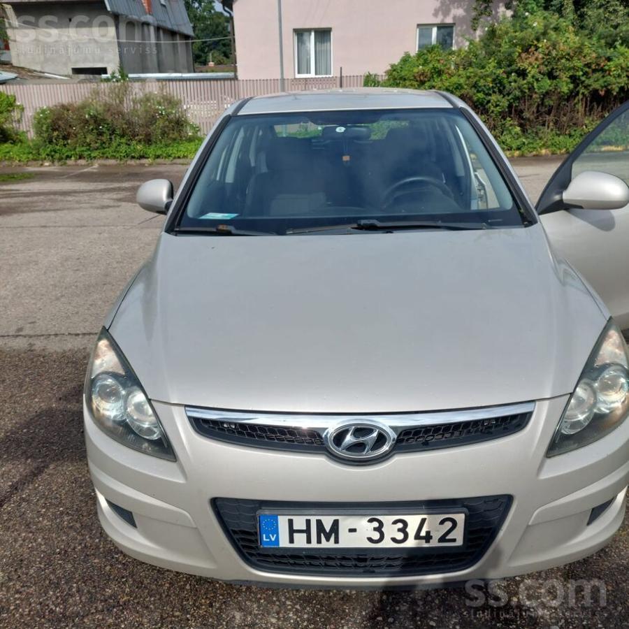 Серый Хендай i30 2010 в Рига, объемом двигателя 1.40 л и пробегом 201 тыс. км за 2250 €, фото 1 на AUTOMOTO.COM.LV