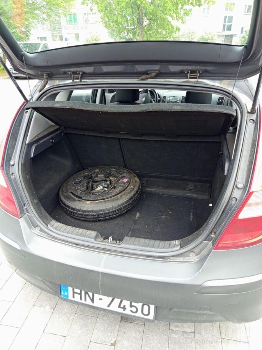 Grey Hyundai i30 2010 in Riga, with an engine capacity of 1.40 L and mileage of 285 thousand km for 1200 €, photo 6 on AUTOMOTO.COM.LV