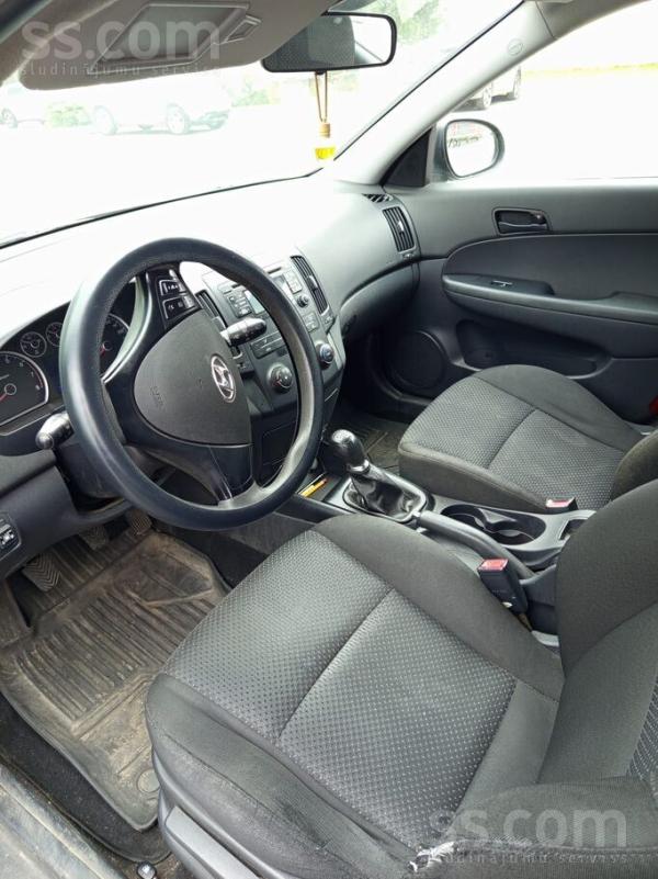 Pelēks Hyundai i30 2010 Rīga, ar dzinēja tilpumu 1.40 L un nobraukumu 285 tūkst. km par 1200 €, foto 6 vietnē AUTOMOTO.COM.LV