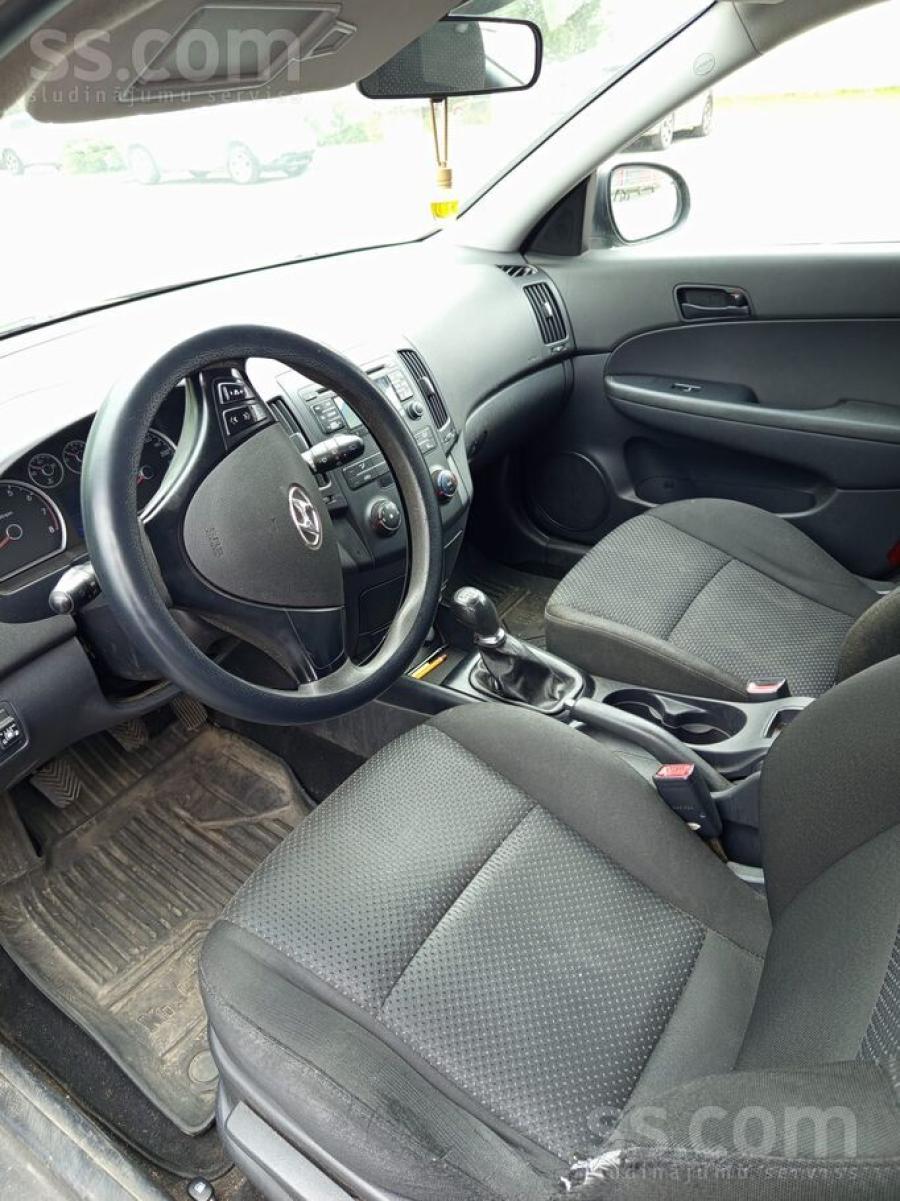 Grey Hyundai i30 2010 in Riga, with an engine capacity of 1.40 L and mileage of 285 thousand km for 1200 €, photo 7 on AUTOMOTO.COM.LV