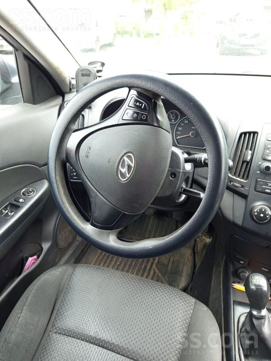 Grey Hyundai i30 2010 in Riga, with an engine capacity of 1.40 L and mileage of 285 thousand km for 1200 €, photo 8 on AUTOMOTO.COM.LV