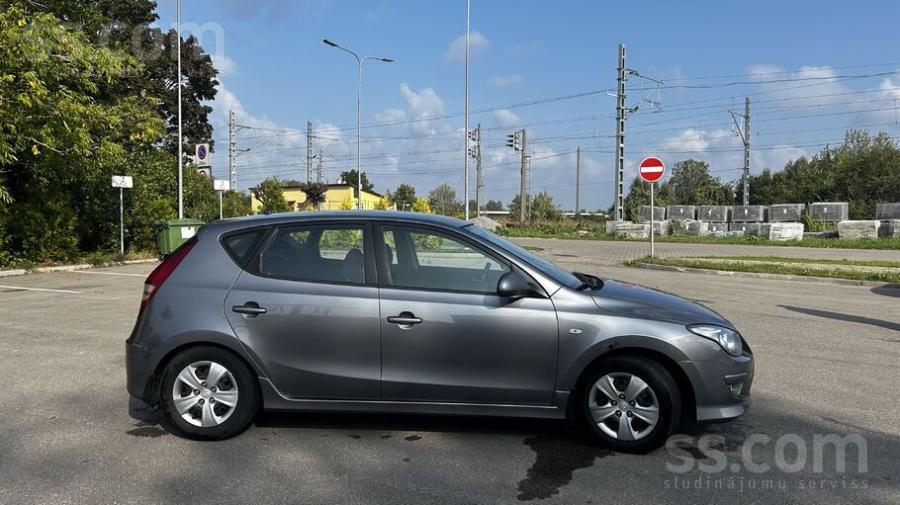 Grey Hyundai i30 2010 in Riga, with an engine capacity of 1.40 L and mileage of 197 thousand km for 2300 €, photo 5 on AUTOMOTO.COM.LV