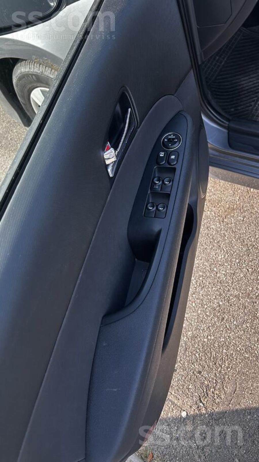 Grey Hyundai i30 2010 in Riga, with an engine capacity of 1.40 L and mileage of 197 thousand km for 2300 €, photo 12 on AUTOMOTO.COM.LV