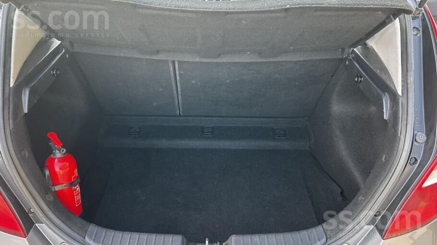 Grey Hyundai i30 2010 in Riga, with an engine capacity of 1.40 L and mileage of 197 thousand km for 2300 €, photo 21 on AUTOMOTO.COM.LV