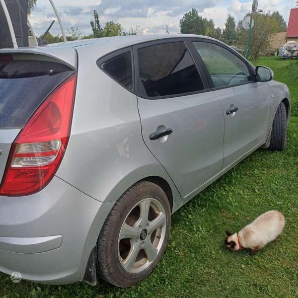 Pelēks Hyundai i30 2010 Viļņa, ar dzinēja tilpumu 1.40 L un nobraukumu 242 tūkst. km par 3000 €, foto 3 vietnē AUTOMOTO.COM.LV
