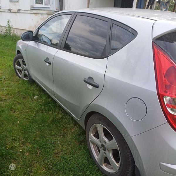 Pelēks Hyundai i30 2010 Viļņa, ar dzinēja tilpumu 1.40 L un nobraukumu 242 tūkst. km par 3000 €, foto 4 vietnē AUTOMOTO.COM.LV